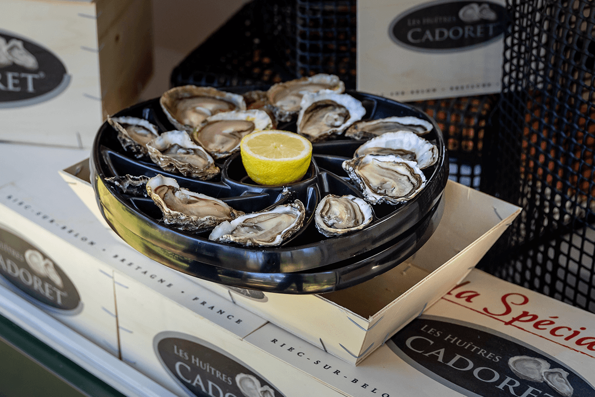 เทศกาล “Oyster Indulgence” จากฟาร์ม Les Huîtres Cadoret ณ ห้องอาหารโกจิ ...